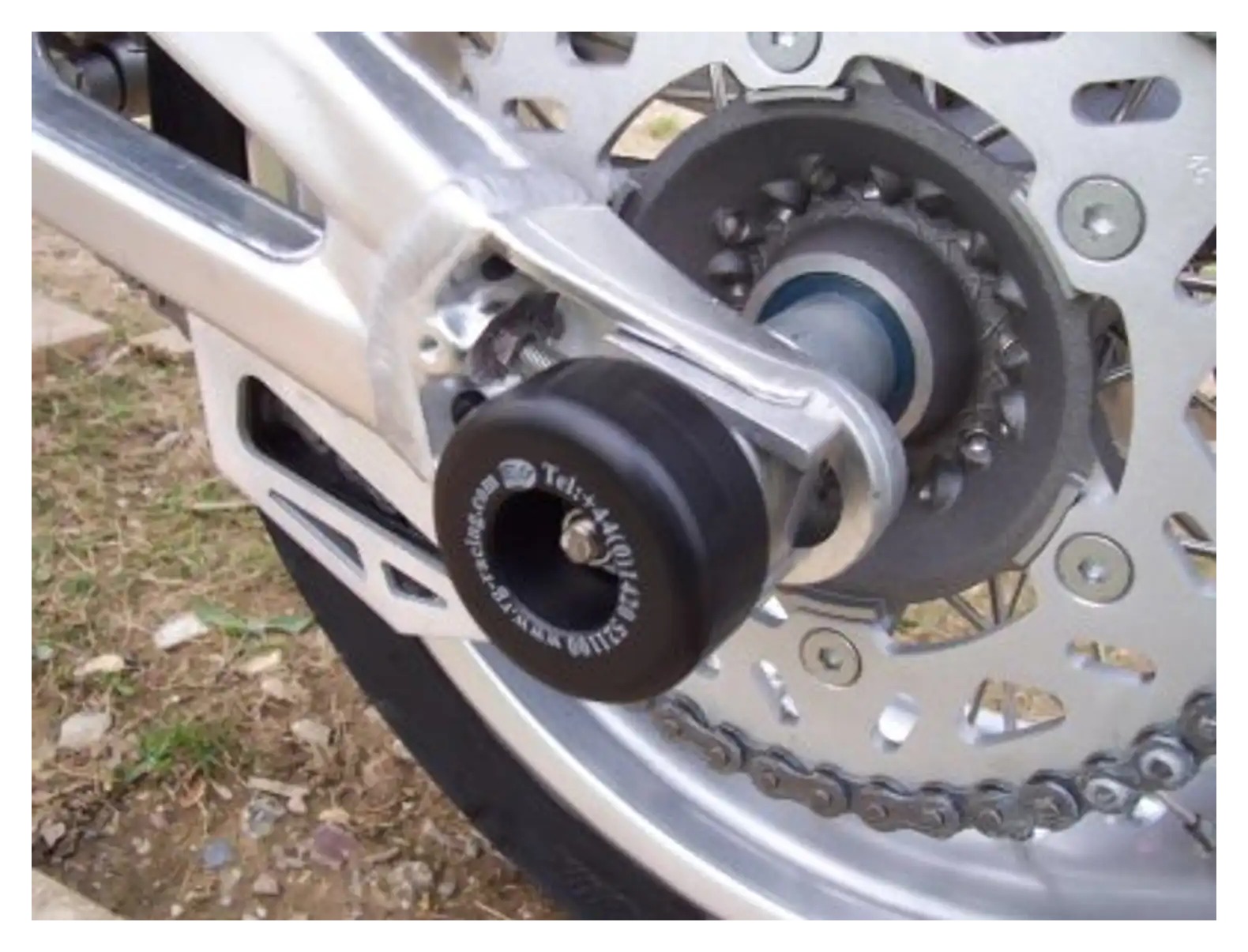 R&G Racing Rear Axle Sliders Aprilia Dorsoduro 750 / 1200 / Shiver 750 ...